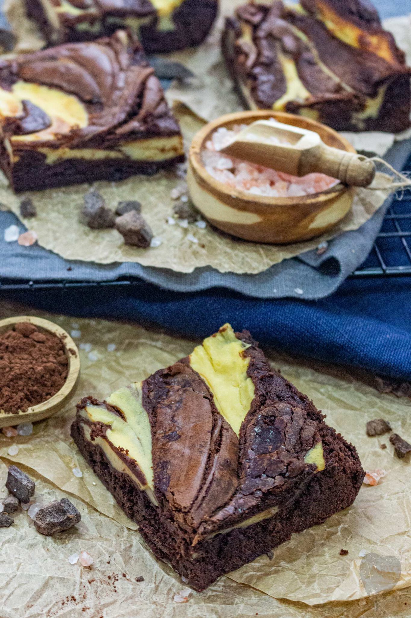 Vegane fudgy Cheesecake Brownies - for the Hearts Kitchen | die Küche mit Herz von Christian ...